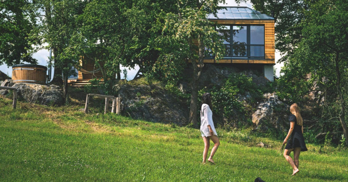 Pavel s Hanou si postavili svéráznou chatku v korunách stromů ...