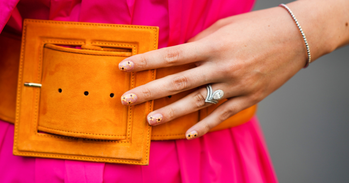 Trendy nehty 2024 pro milovnice minimalismu: Rozlučte se s bílou ...