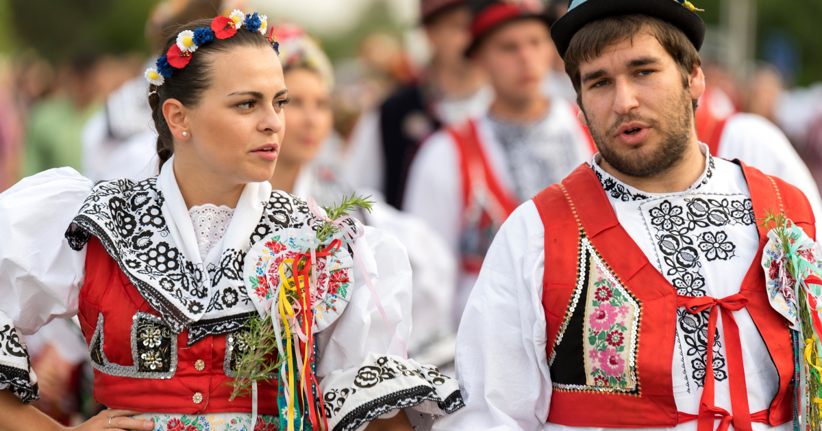 Lidové tradiční kroje